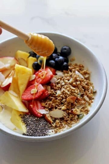 Greek Yoghurt, Honey & Granola Breakfast Bowls - The Kiwi Country Girl